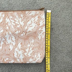thirty-one | Bags | Thirty One Zipper Pouch | Poshmark